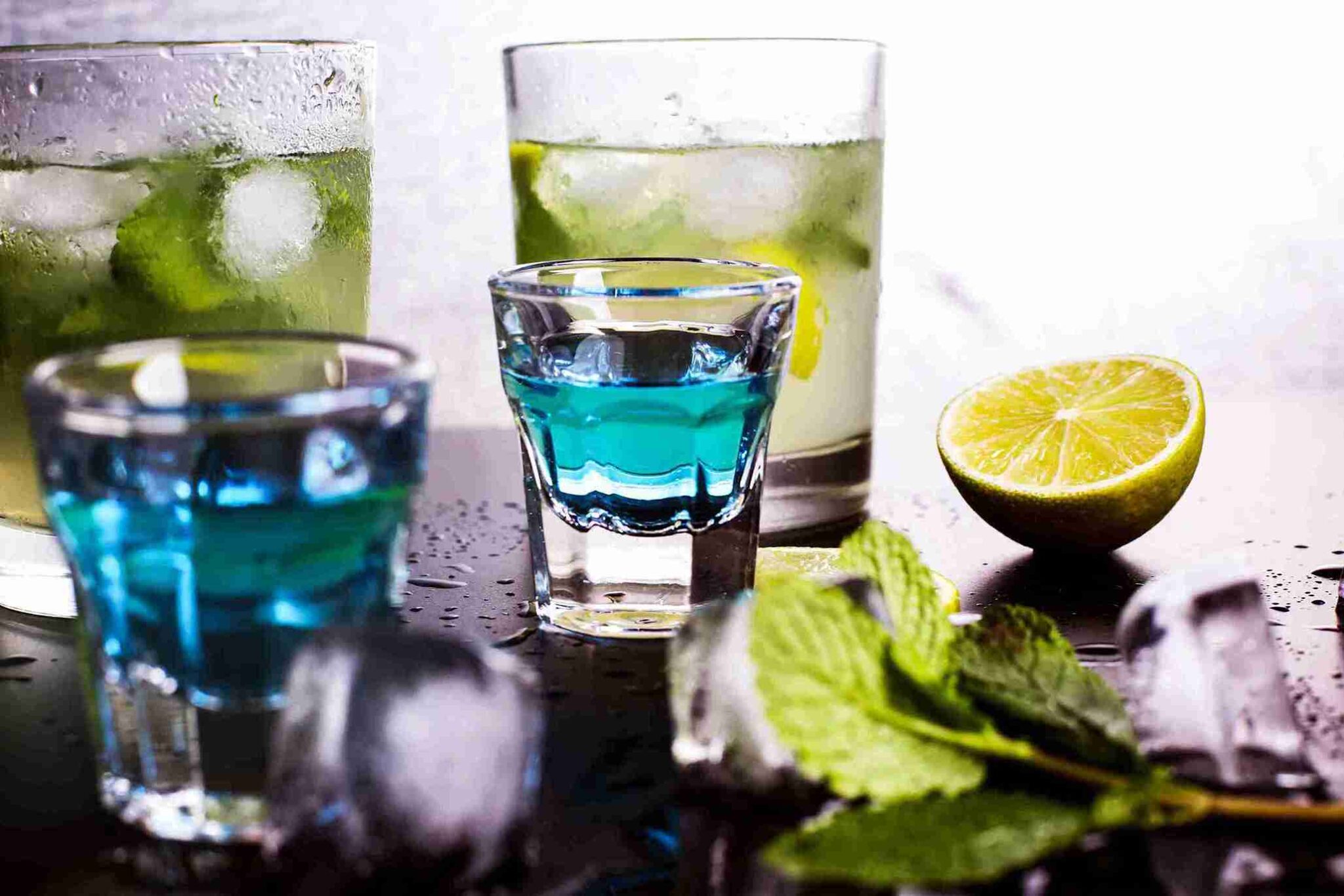 Vodka Vs Gin: Key Differences For Better Drink Choices - Drinks Mingle